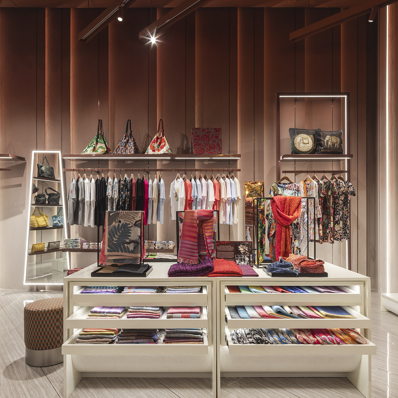 Jim Thompson Store Emquartier – Supermachine Studio